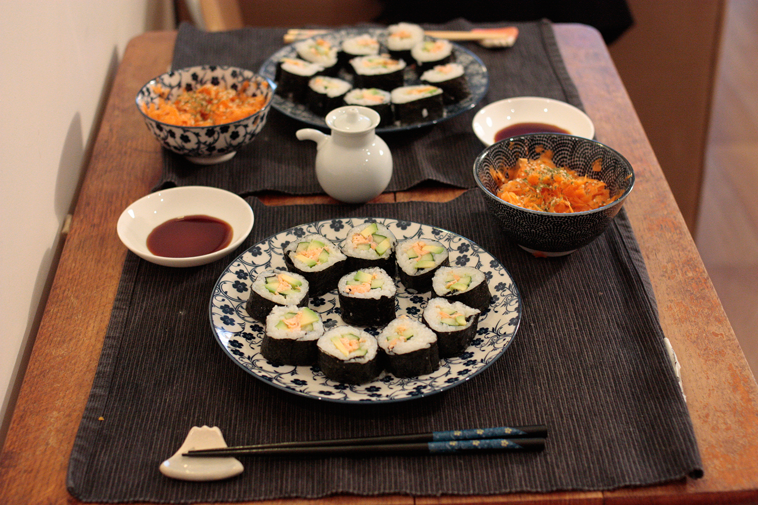 Maki sushi saumon avocat et concombre : recette expliquée pas à pas
